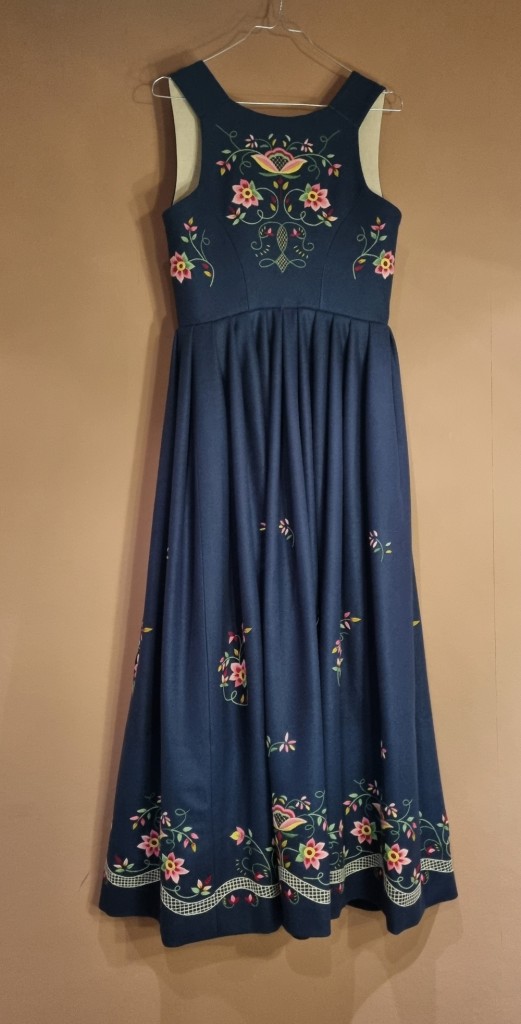 Lundeby bunad Blå med skjorte, veske og hårbøyle | Tonesbunadstue.no ...