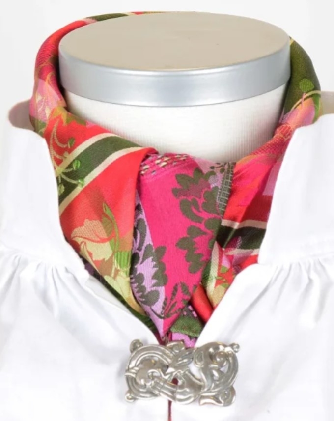 Silkeskjerf Tyrihans Gabriella 53 | Tonesbunadstue.no. Alt til bunad