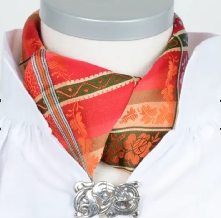 Silkeskjerf Tyrihans Aurora 43 | Tonesbunadstue.no. Alt til bunad