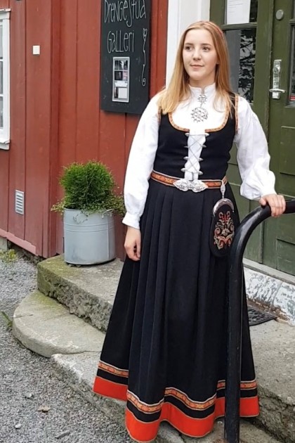 Vestfold Bunad 1932 Mod | Tonesbunadstue.no. Alt til bunad